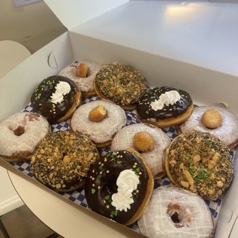 DG DOUGHNUTS - Updated May 2025 - 1418 Photos & 477 Reviews - 29 W ...