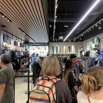 LULULEMON - Updated January 2025 - 379 Photos & 230 Reviews - 1450 Ala ...