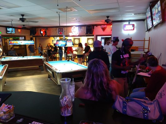 RACKS RESTAURANT & SPORTS BAR - Updated January 2026 - 16 Photos & 14 ...