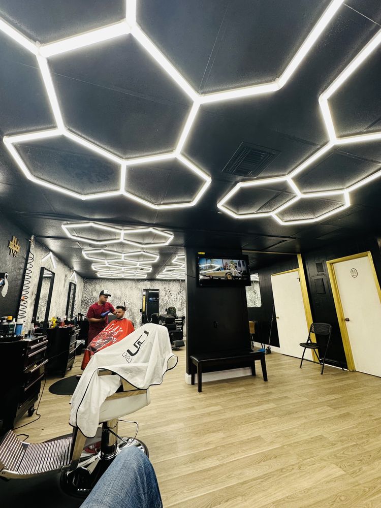 GOLDEN BARBER SHOP - Updated July 2025 - 904 W Waters Ave, Tampa ...
