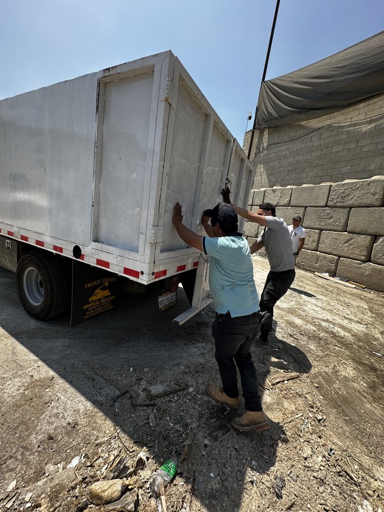 TRASH JUNKIES - Updated September 2024 - 15 Photos & 35 Reviews - Los ...