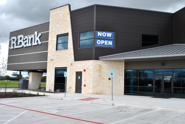 R BANK - Updated July 2025 - 18 Photos - 3600 Palm Valley Blvd, Round ...