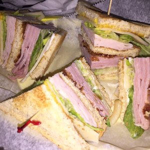 KNUCKLEHEADS SPORTS BAR & EATERY - Updated November 2024 - 35 Photos ...