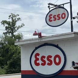 THE ESSO CLUB - Updated July 2025 - 84 Photos & 127 Reviews - 129 Old ...