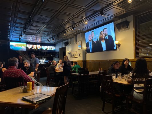 LANDMARK INN BAR & GRILLE - Updated December 2025 - 240 Photos & 267 ...