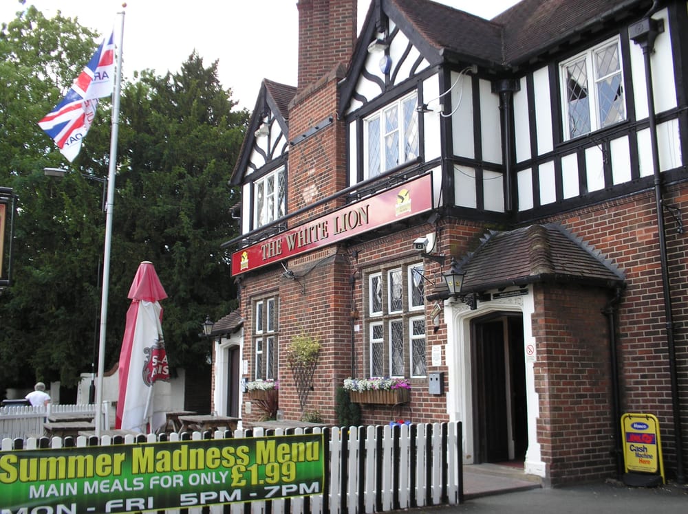 WHITE LION - Updated March 2025 - Evesham Street, Alcester ...
