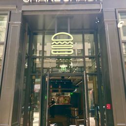 SHAKE SHACK DOWNTOWN CROSSING - Updated July 2025 - 74 Photos & 82 ...