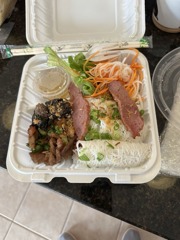 PHO & MORE - Updated December 2025 - 28 Photos & 18 Reviews - 5215 ...