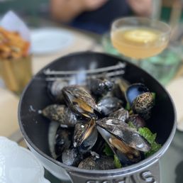 T. BRASSERIE - Updated October 2025 - 163 Photos & 81 Reviews - 96 S St, New York, New York ...