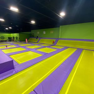 FUN CITY TRAMPOLINE PARK - 23 Photos & 16 Reviews - 50 E Main St, New ...