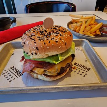 GORDON RAMSAY BURGER - Updated August 2024 - 249 Photos & 148 Reviews ...