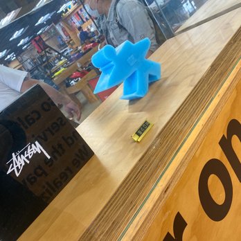 KINGS - Updated January 2026 - 57 Photos & 62 Reviews - 4889 Holt Blvd ...