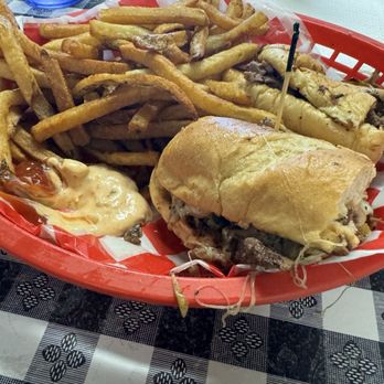 THE NEW YORK DELI - Updated July 2025 - 178 Photos & 305 Reviews - 829 ...