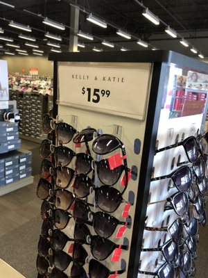 DSW DESIGNER SHOE WAREHOUSE - Updated September 2025 - 41 Photos & 54 ...