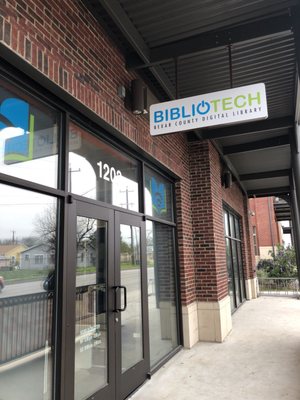BIBLIOTECH EAST - Updated August 2025 - 15 Photos - 1203 N Walters St ...