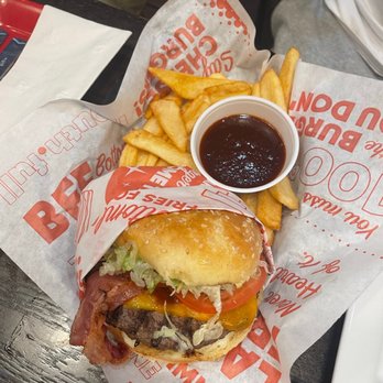 RED ROBIN GOURMET BURGERS AND BREWS - Updated January 2026 - 119 Photos ...