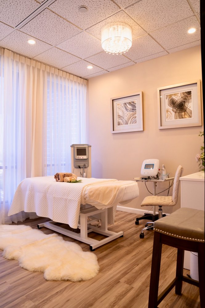 SKIN ATTRACTION - Updated September 2025 - 13 Photos - 615 Piikoi St ...