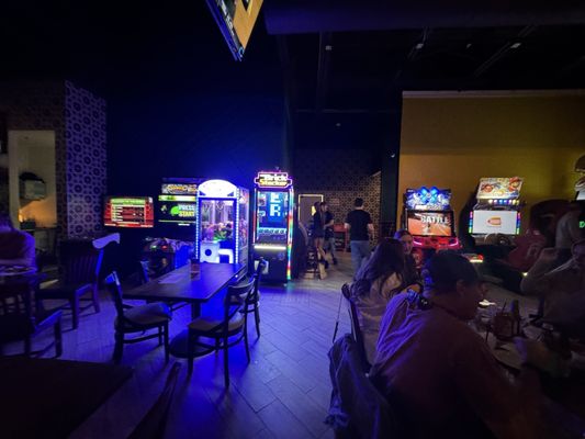 PENNYWISE PUB - Updated January 2026 - 26 Photos & 18 Reviews - 4110 ...