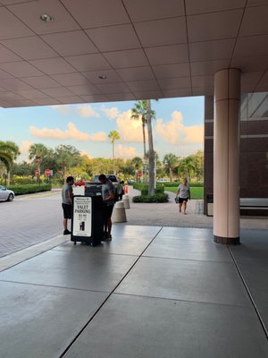 PHYSICIANS REGIONAL MEDICAL CENTER - PINE RIDGE - 36 Photos & 79 ...