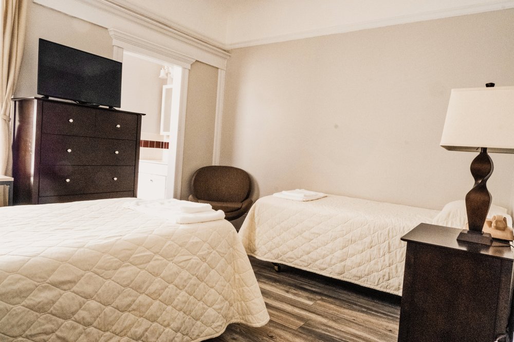 MONROE RESIDENCE CLUB - Updated October 2025 - 29 Photos & 27 Reviews ...