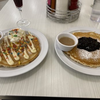 THE DAILY DINER - Updated September 2024 - 92 Photos & 47 Reviews - 240 ...