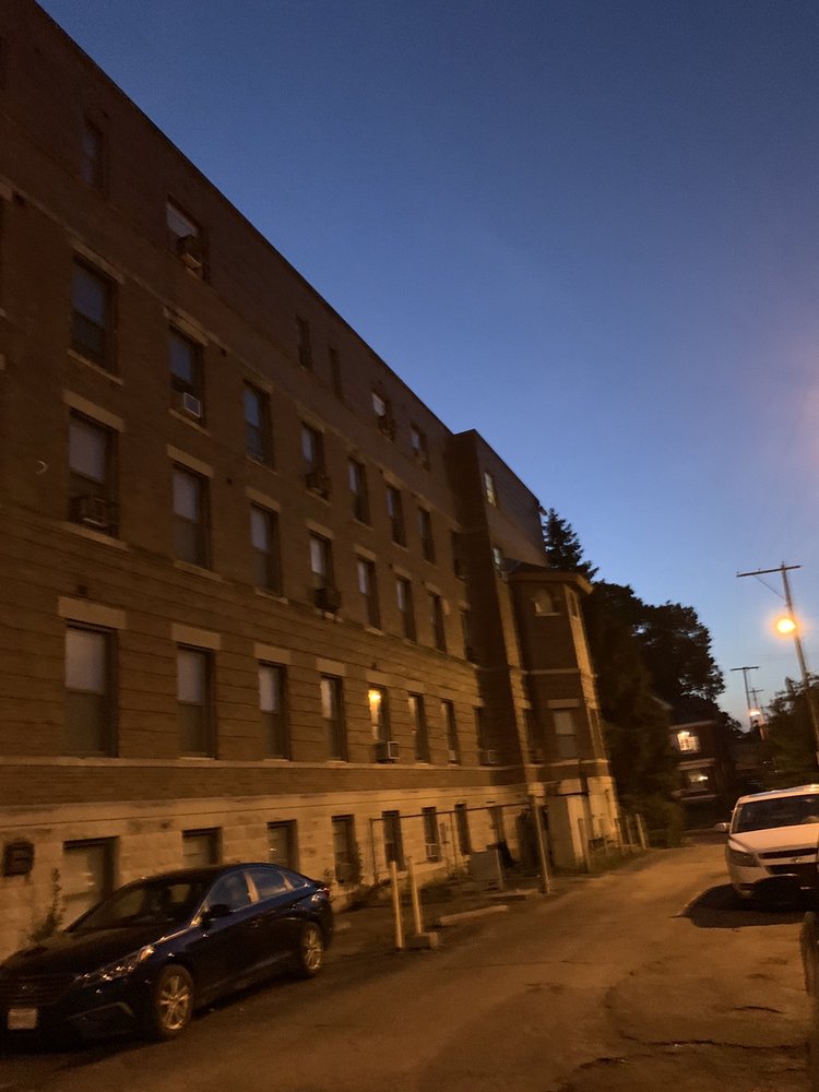 BRYDEN HOUSE APTS - Updated October 2024 - 32 Photos - 1555 Bryden Rd ...
