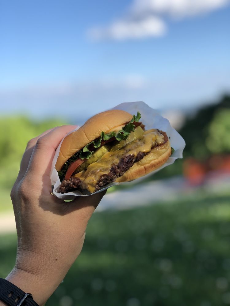 SHAKE SHACK THIRD WARD - Updated June 2024 - 257 Photos & 255 Reviews ...