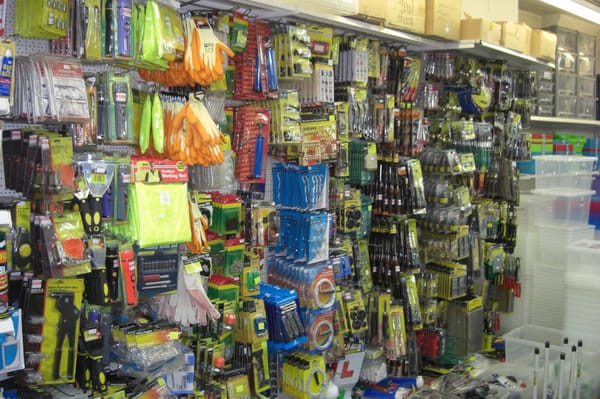 THE DISCOUNT STORE - Updated July 2025 - 161 Stoke Newington High ...