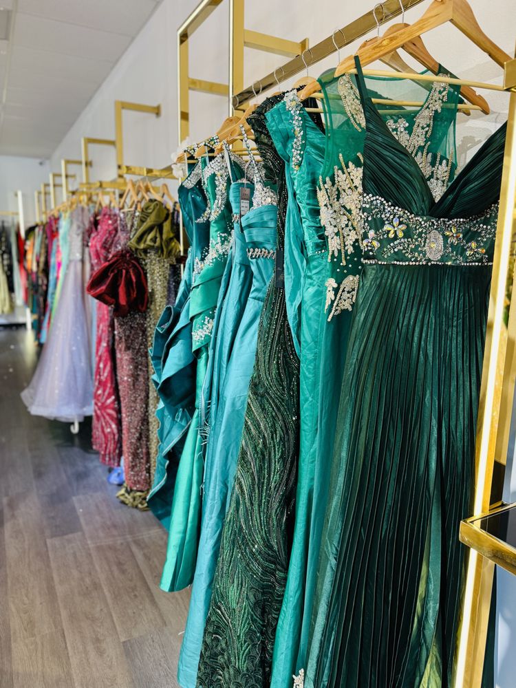 FOX PRINCESS - Updated January 2026 - 305 N Mall Dr, Appleton ...