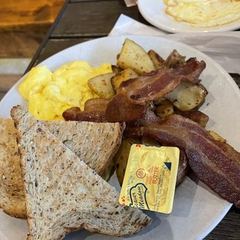 CAFE RAYMOND - Updated November 2024 - 497 Photos & 397 Reviews - 2009 ...