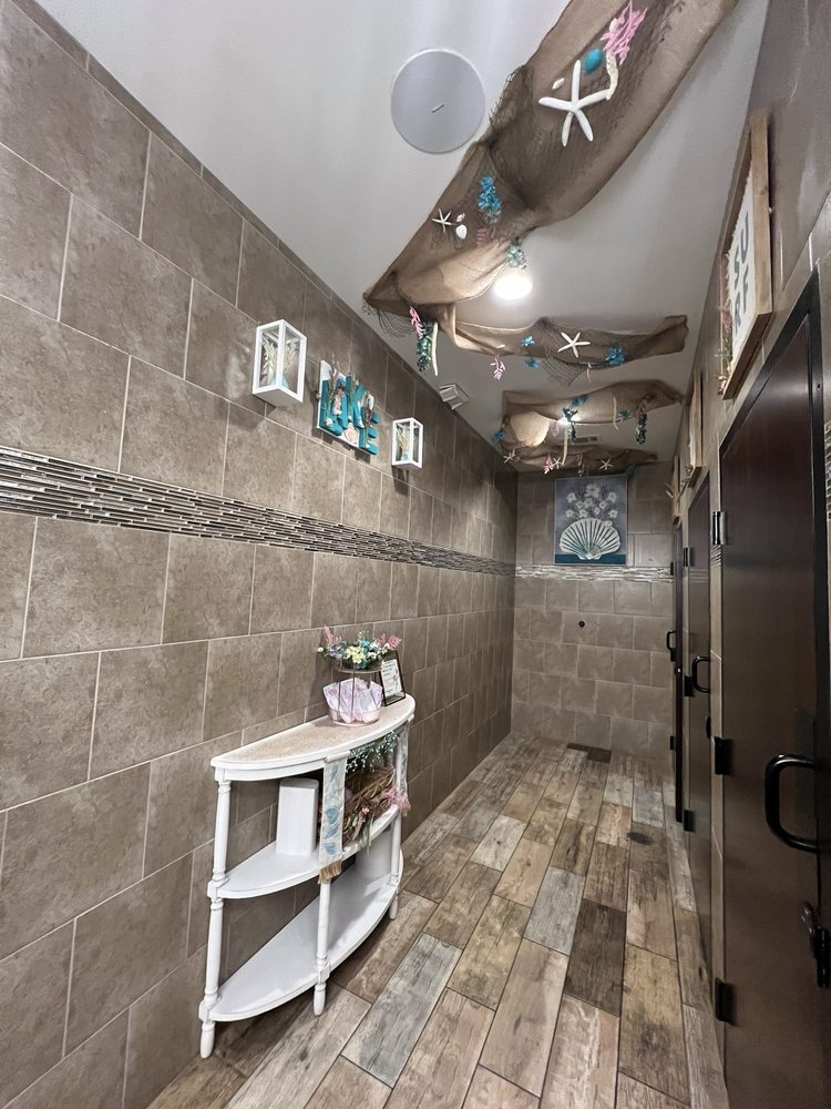 TAILGATORS PUB & GRILL - Updated January 2026 - 18 Photos & 14 Reviews ...