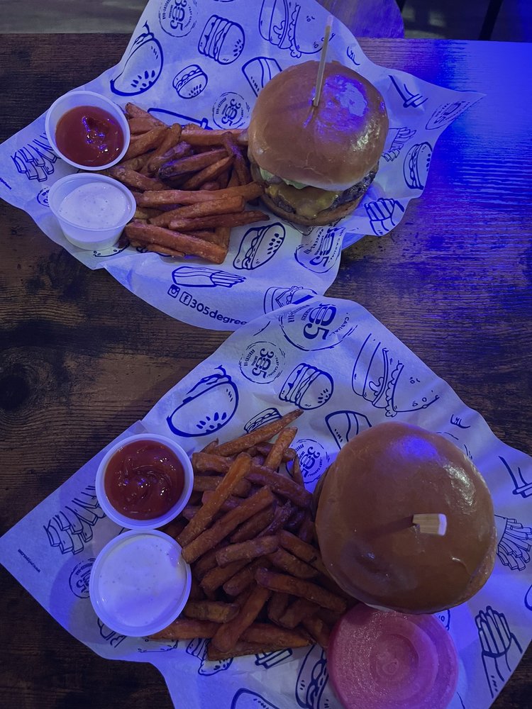 305 DEGREES BURGERS BAR - 12 Photos & 15 Reviews - 3393 Sheridan St ...