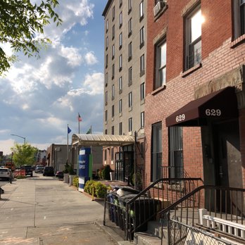 HOLIDAY INN EXPRESS NEW YORK-BROOKLYN - Updated March 2025 - 95 Photos ...