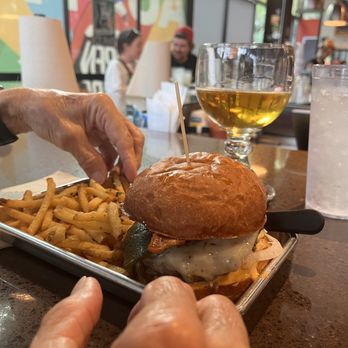 HOPDODDY BURGER BAR - Updated May 2024 - 2813 Photos & 5218 Reviews ...