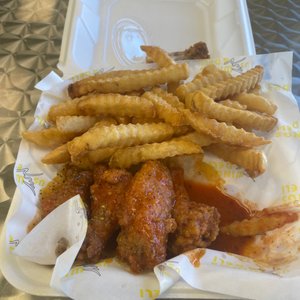 BLANEY’S WINGS & GRILL RESTAURANT - Updated April 2025 - 1008 Mill St ...