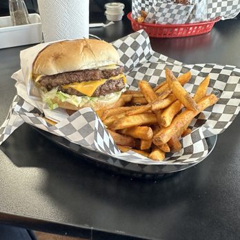 WEEKEND DREAMS BURGERS & GRILL - Updated December 2025 - 330 Photos ...