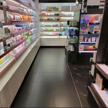 SEPHORA - Updated October 2025 - 33 Photos & 37 Reviews - 200 W Market ...