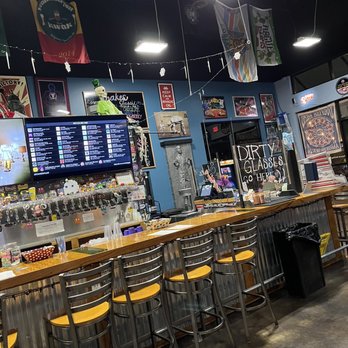 PINTS & PIXELS - Updated September 2025 - 14 Photos & 18 Reviews - 2500 Clinton Ave W ...