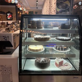 WHITE RABBIT DESSERT EXPERIENCE Winter Garden, FL - Updated November ...