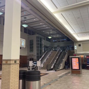 DANE COUNTY REGIONAL AIRPORT - 199 Photos & 238 Reviews - 4000 ...