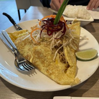 GOLDEN TRIANGLE CUISINE - Updated November 2024 - 631 Photos & 421 ...