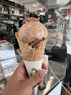 DUG & BETTY’S ICE CREAMERY - Updated October 2025 - 13 Photos & 12 ...