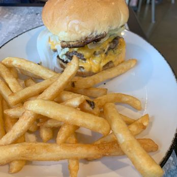 RED ROCK CAFE AND SPORTS BAR - Updated November 2025 - 181 Photos & 119 ...