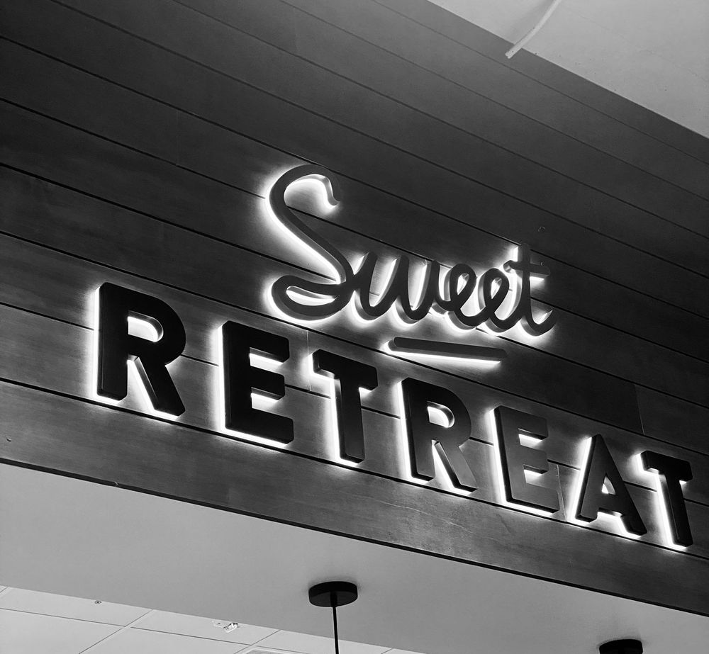 SWEET RETREAT - Updated December 2025 - 19 Photos & 11 Reviews - 445 E ...