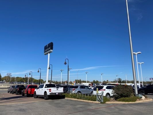 BLUEBONNET FORD LINCOLN - Updated November 2024 - 49 Photos & 147 ...