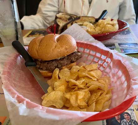 CHRISTIE’S DOWNTOWN PUB & GRILL - Updated July 2024 - 18 Photos & 31 ...