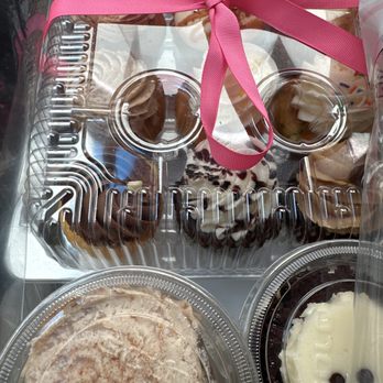 KUPCAKES & CO - Updated September 2024 - 454 Photos & 337 Reviews - 6010 Meadowridge Ctr Dr ...