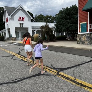 CLINTON PREMIUM OUTLETS - Updated July 2025 - 185 Photos & 154 Reviews ...