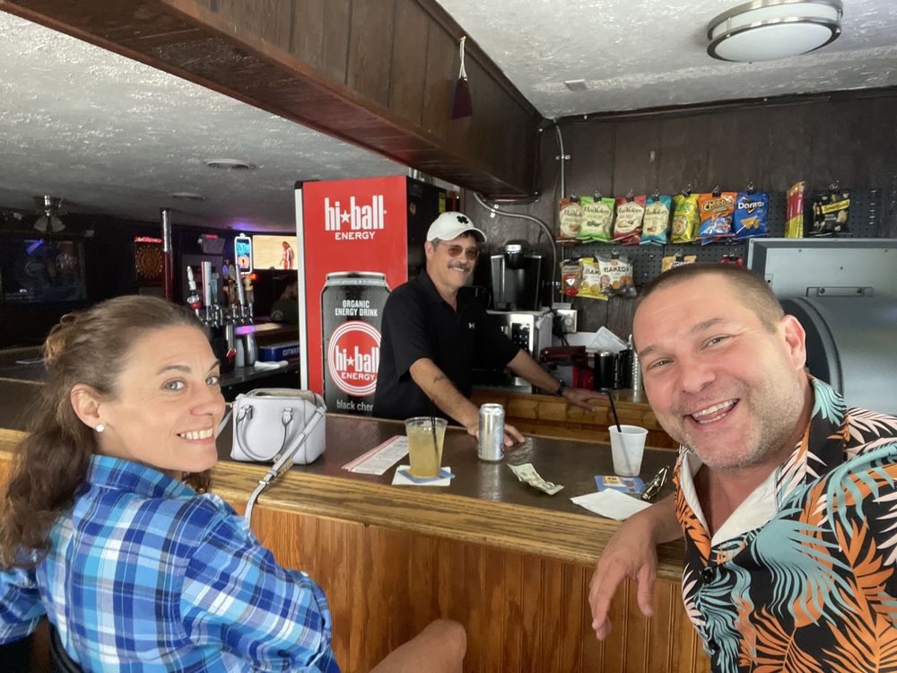 CHE’S RUSTIC LOUNGE - Updated December 2025 - 1150 N Bechtle Ave ...