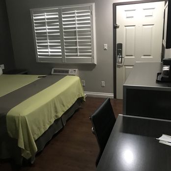 DELUXE INN - Updated December 2025 - 59 Photos & 27 Reviews - 13640 ...